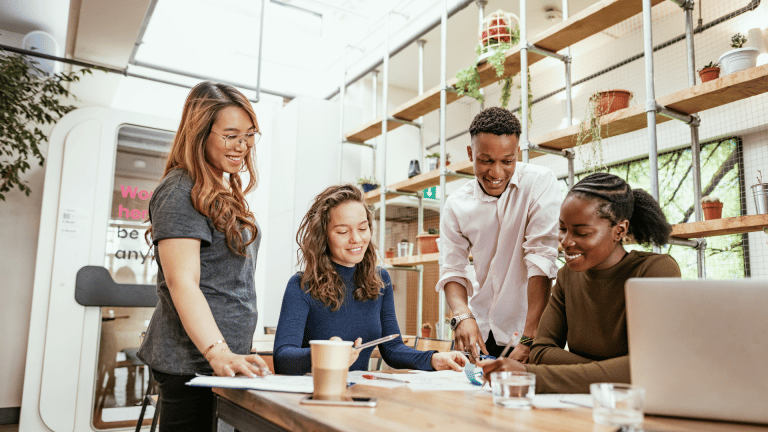 Backoffice: o que é, importância e como aplicar na sua empresa Backoffice: o que é, importância e como aplicar na sua empresa